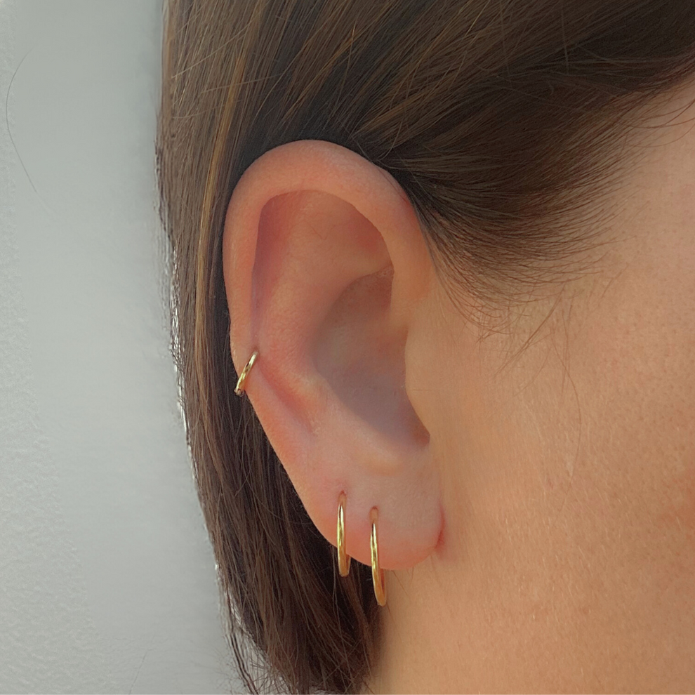 6mm thin hinged hoops - Gold – The Earring Collective